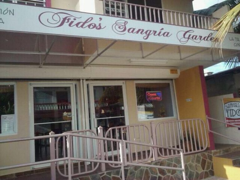 Fido's Sangria Garden - Descubra Puerto Rico